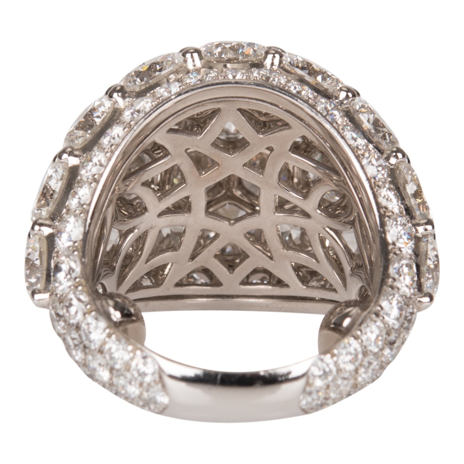 Pre-owned Graff Bombe Ring White Gold and Diamond